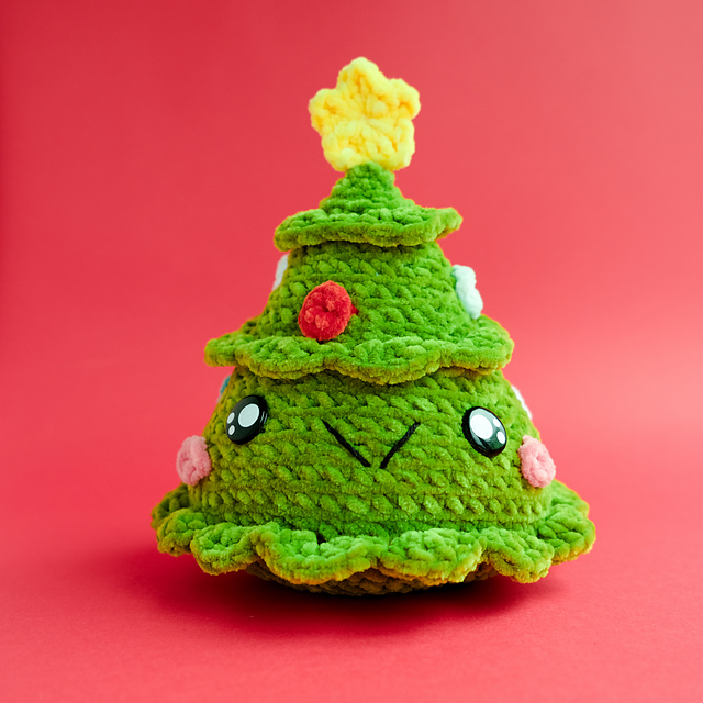 Ravelry: Christmas Tree Chenille pattern by Luísa Cabral