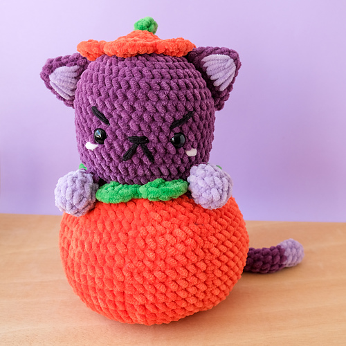 Ravelry: Grumpy Halloween cat pattern by Luísa Cabral