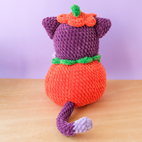 Ravelry: Grumpy Halloween cat pattern by Luísa Cabral