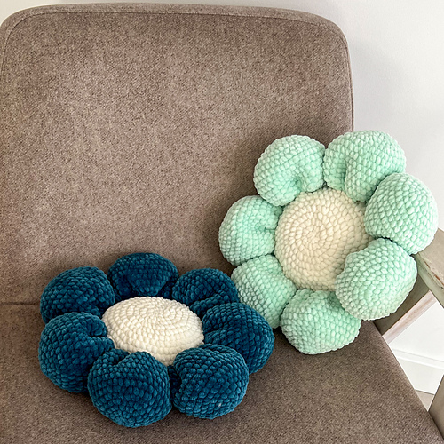 Ravelry: little cozy flower pattern by Aleksandra Maka