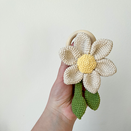 Ravelry: flower teether pattern by Aleksandra Maka