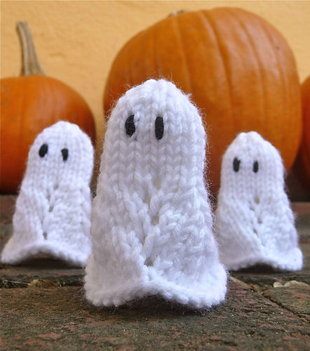 Ravelry: Little Ghosts pattern by Alexis Hamann-Nazaroff