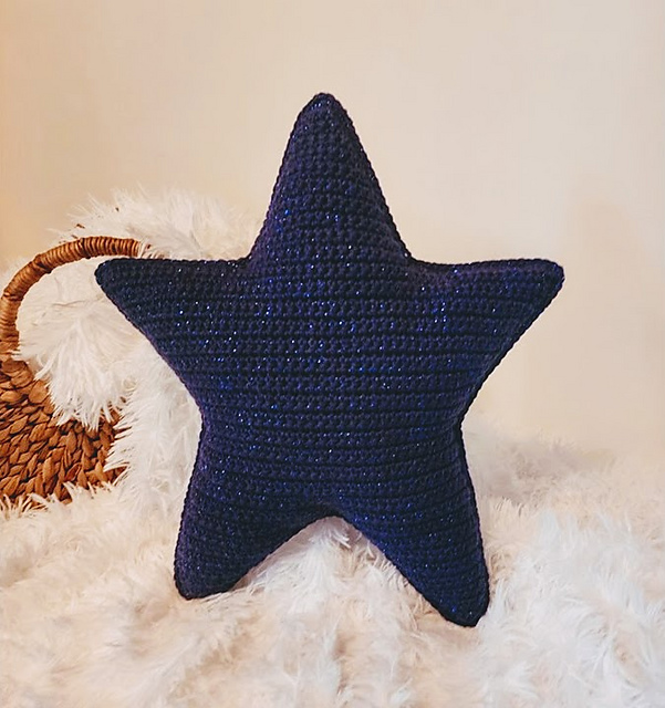 Ravelry: Star Pillow pattern by D Moyer