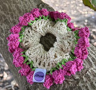 Ravelry: Scrunchie tulipanes pattern by Yanire Moya