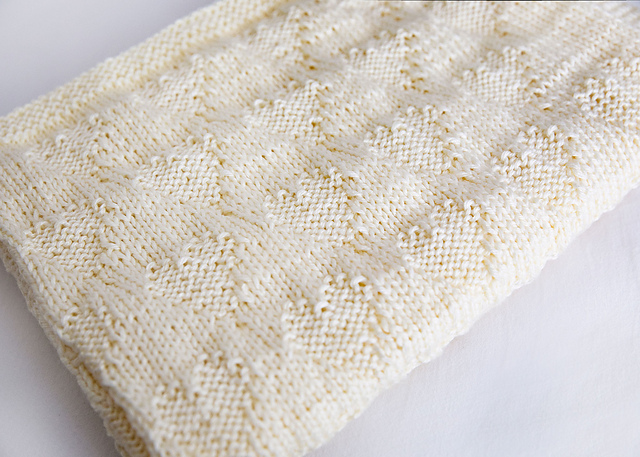Ravelry: Sweetheart Baby Blanket pattern by Leelee Knits