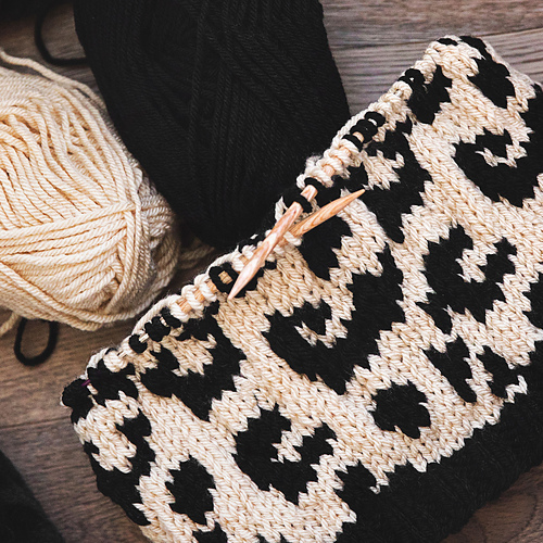 Ravelry: Leopard Print Cowl pattern by Leelee Knits