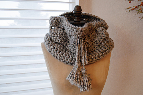 Ravelry: Shore Side Cowl pattern by The Linen Leaf