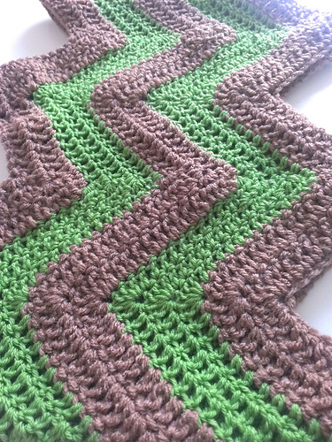 Ravelry: Sharp Curves Chevron Cowl pattern by Aprile Mazey