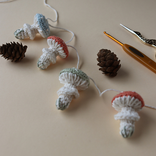 Ravelry: Tiny Toadstool pattern by Ilaria Caliri (aka airali), Irene Strange