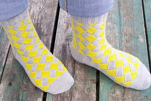 Ravelry: parallel module socks pattern by Maria Leigh