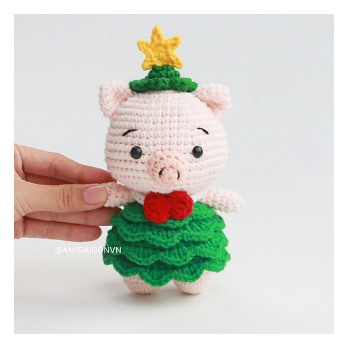 Ravelry: Pig Christmas Amigurumi pattern by Vui Vui