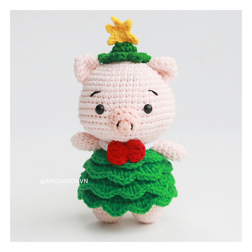 Ravelry: Pig Christmas Amigurumi pattern by Vui Vui