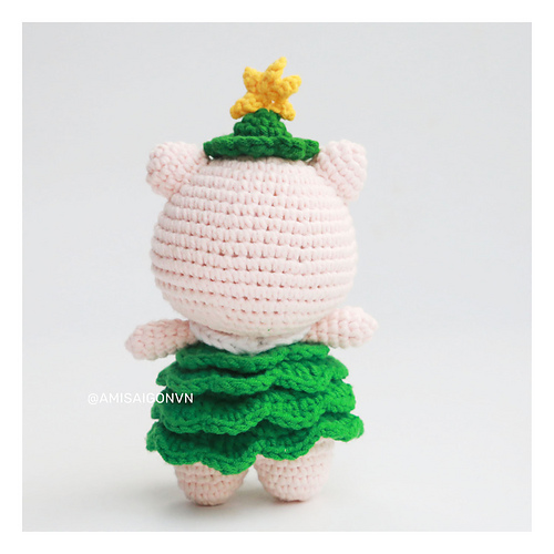 Ravelry: Pig Christmas Amigurumi pattern by Vui Vui