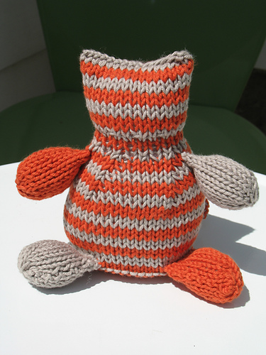 Ravelry: Swapsie Cat pattern by Elizabeth Jarvis