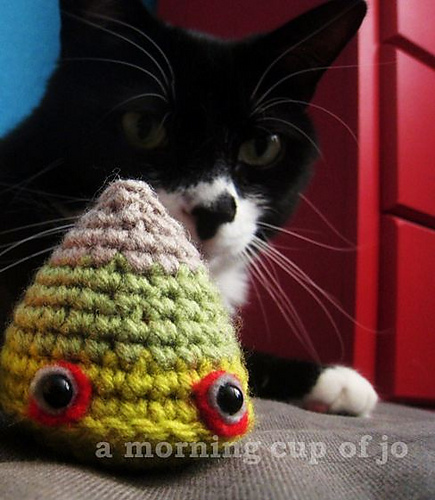Ravelry: Halloween Candy Corn Creatures pattern by Josephine Wu