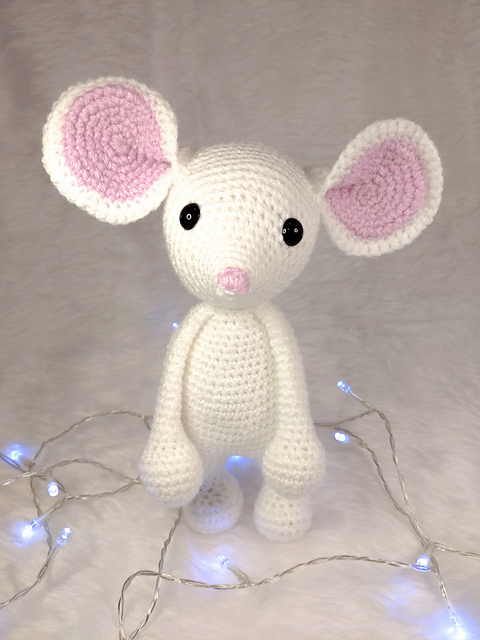 Ravelry: Maisie the mouse pattern by Amy Carney