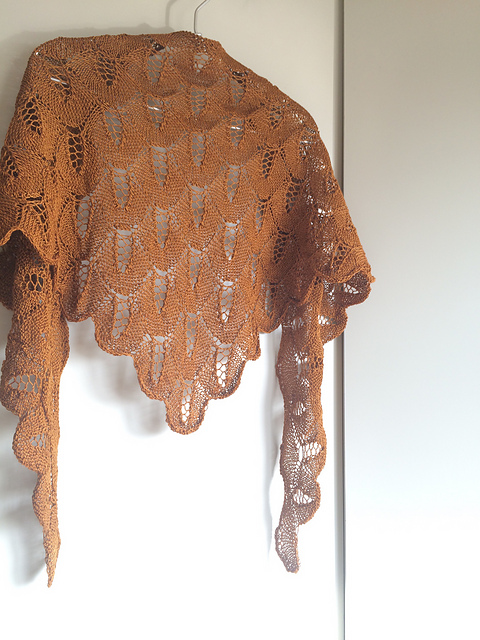 Ravelry: p. 16 Mini Leaf shawl / p. 24 Large Leaf Shawl pattern by michiyo