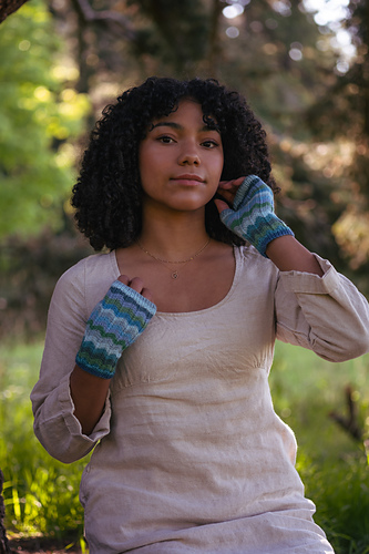 Ravelry: Rhododendron Mitts pattern by Andrea Rangel