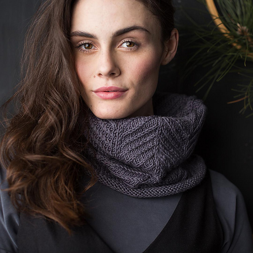 Ravelry: Herringbone Trail Cowl pattern by Sarah Rothberg