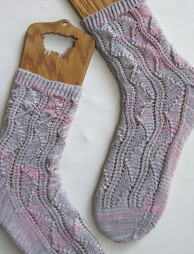 Ravelry: Tufts Beaded Socks pattern by Linda Lehman