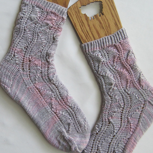 Ravelry: Tufts Beaded Socks pattern by Linda Lehman
