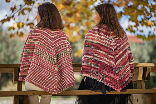 Ravelry: Poncho Spot pattern by Angela Quaresma