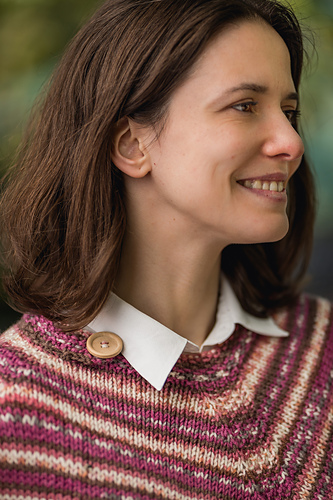 Ravelry: Poncho Spot pattern by Angela Quaresma