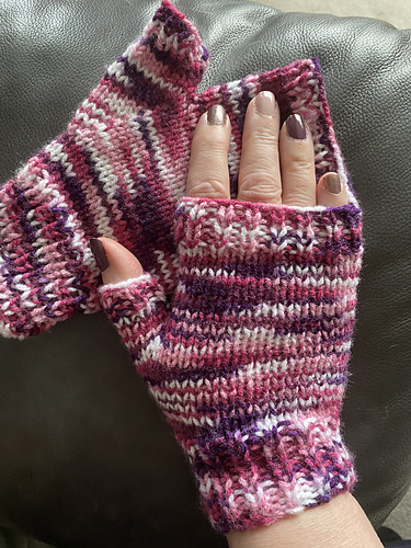 Ravelry: Easy Fingerless Mittens - with Thumbs pattern by marianna mel