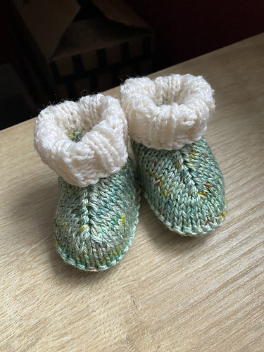 Ravelry: Baby Hug Boots pattern by marianna mel