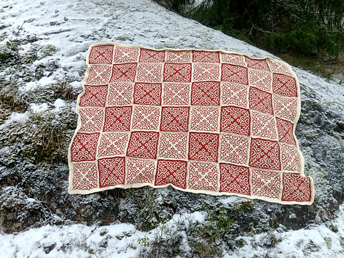 Ravelry: Elämä on runo - kirjoneulepeitto pattern by Sari Ojalehto