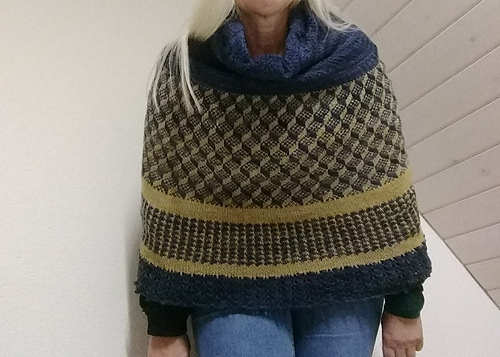 Ravelry: Cube Poncho pattern by Anja Liebertz