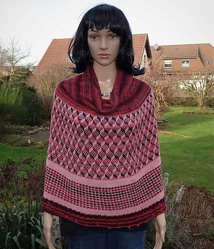Ravelry: Cube Poncho pattern by Anja Liebertz