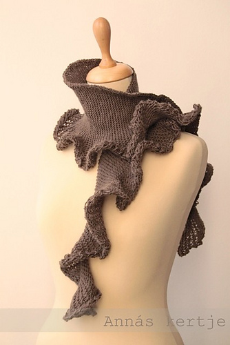 Ravelry: Curly scarf pattern by Annás