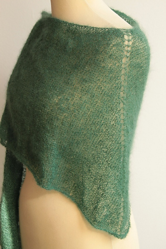 Ravelry: Simple V shawl pattern by Annás