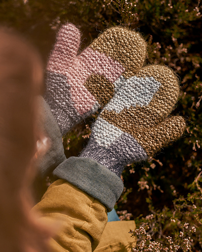Ravelry: Floating On Water Scarf pattern by Anna Husemann