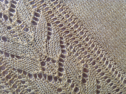 Ravelry: Lady Moth Shawl - hand-knitting version pattern by Foldi knit