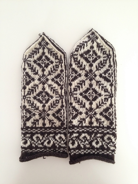 Ravelry: A variation on the traditional Norwegian Selbu mitten pattern ...