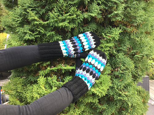 Ravelry: Happy Mittens pattern by Meiju Kallio