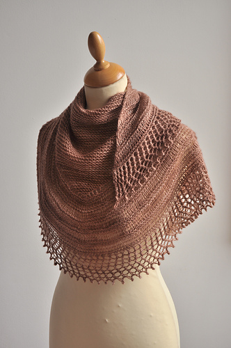 Ravelry: Simmer Dim pattern by Gudrun Johnston