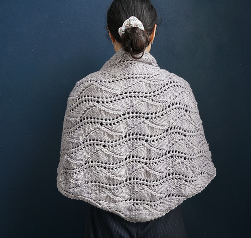 Ravelry: Enez Loc’h shawl pattern by anne regourd