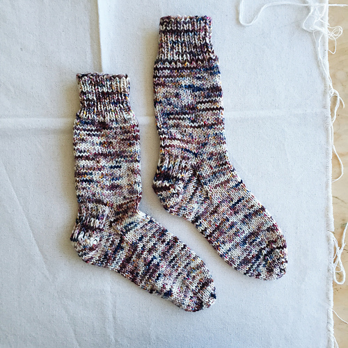 Ravelry: Simple Beginner Socks pattern by Madelinetosh