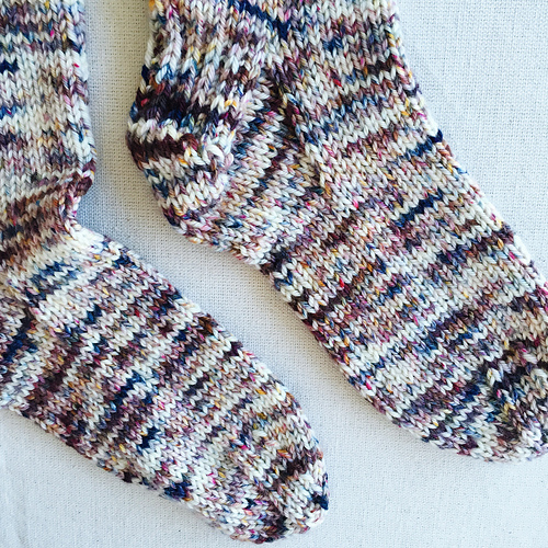 Ravelry: Simple Beginner Socks pattern by Madelinetosh