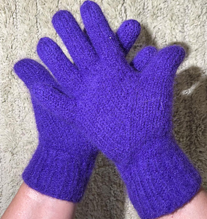Ravelry: Everyday Gloves pattern by Ann-Charlotte Standert