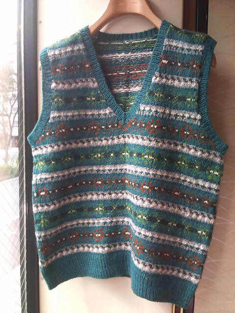 Ravelry: #8 Fair isle vest pattern by Yoko Hatta (風工房)