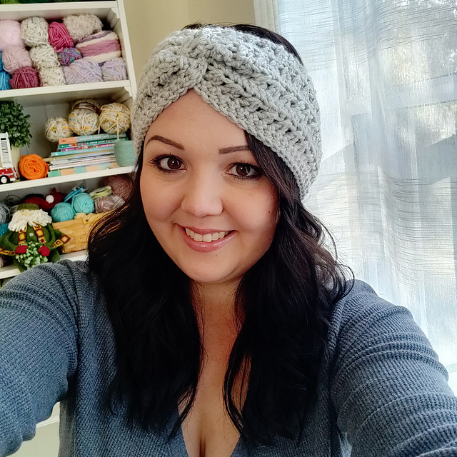 Ravelry: Easy twisted headband pattern by Ariana Hall