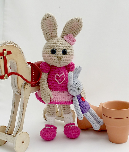 Ravelry: Emma Bunny pattern by Lee Smith