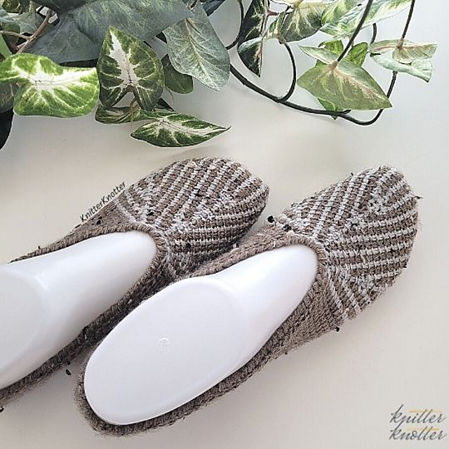 Ravelry: Ashvini Tunisian Crochet Slippers pattern by Arunima Goel