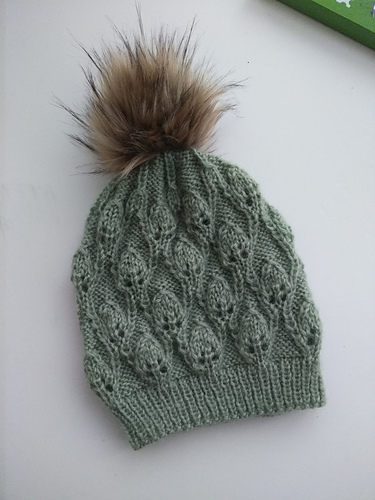 Ravelry: Linni hat pattern by Yvonne B. Thorsen