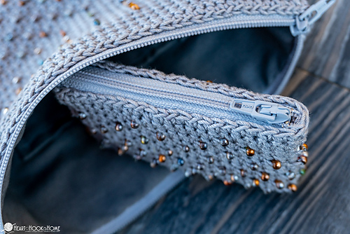 Ravelry: Cross-Body Bead Bag pattern by Ashlea Schumaker