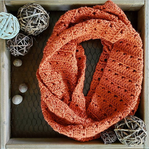 Ravelry: Toffee Twist Infinity Scarf pattern by Wish Upon a Hook